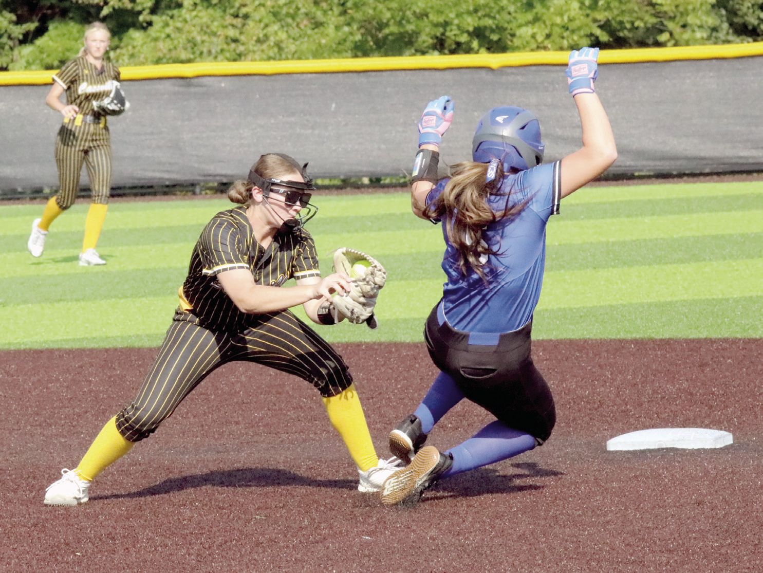 Lady ‘Cats lean on leadership - Cassville Democrat