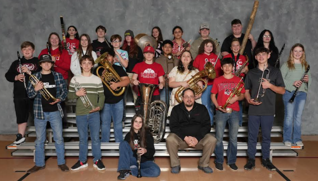 Exeter bands reel in 1s - Cassville Democrat